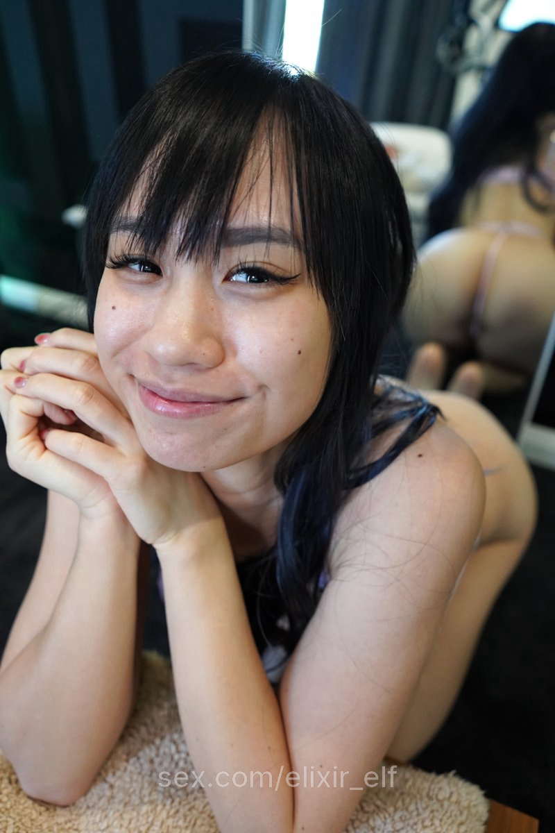Elixir Elf Yes 😉🤭 Asian Girlfriend Big Ass Mirror Selfie