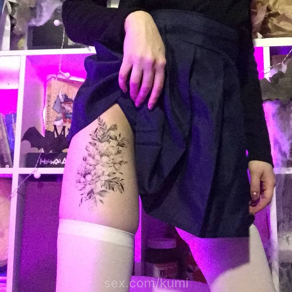 Kumi Dont Look Under My Skirt While I Play Vr Please Tattoedgirl Vr Stockings Animegirl