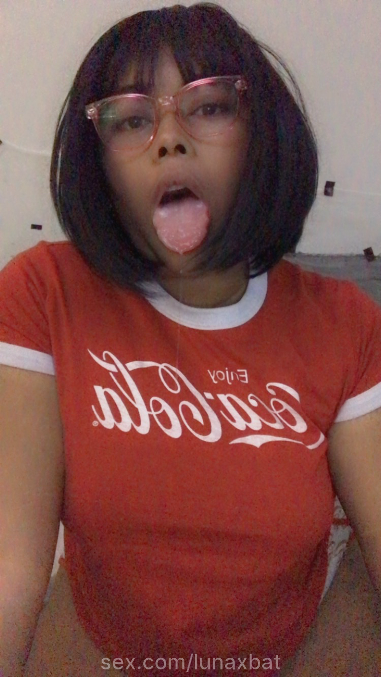 Luna Bat Cum On My Tongue Tease Girl Sexy
