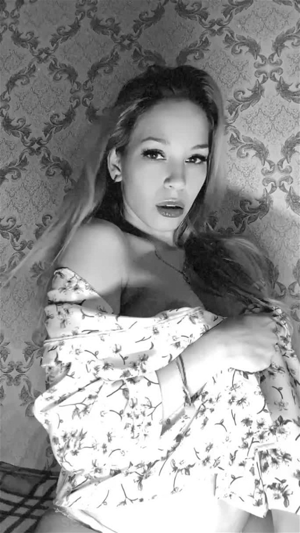 Sweetbun17 Do I Look Like A Girl From A 1950s Noir🥰🥰 Tits Flash