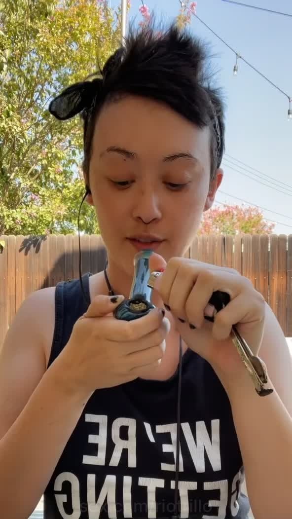 Riotrillo A Quick Sesh And Flash At My Neighbors Pool Party 😋💨 Smokingfetish Fetish