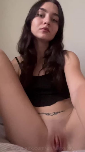 Hadley Lee My New Toy Feels Too Hot Inside My Wet Pussy ️🥵