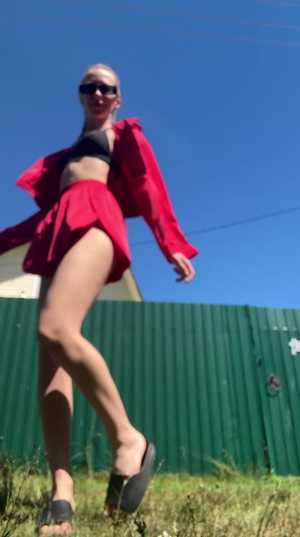 Holyharlot Giantess Girl Here