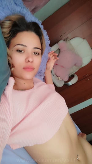 Vallf Sexy Girl Is Playing With Her Small Pussy👉🏼👌👀