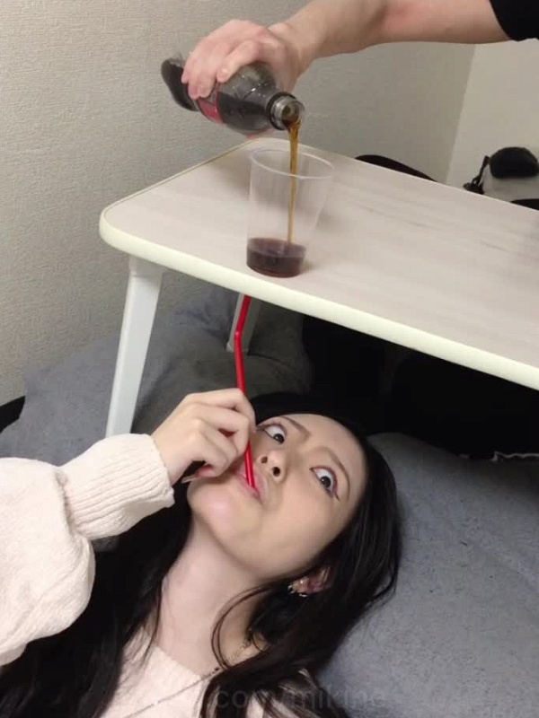 Mikine Drinking Black Sperma Or Cola Sperma Swallowing Gokkun Cola
