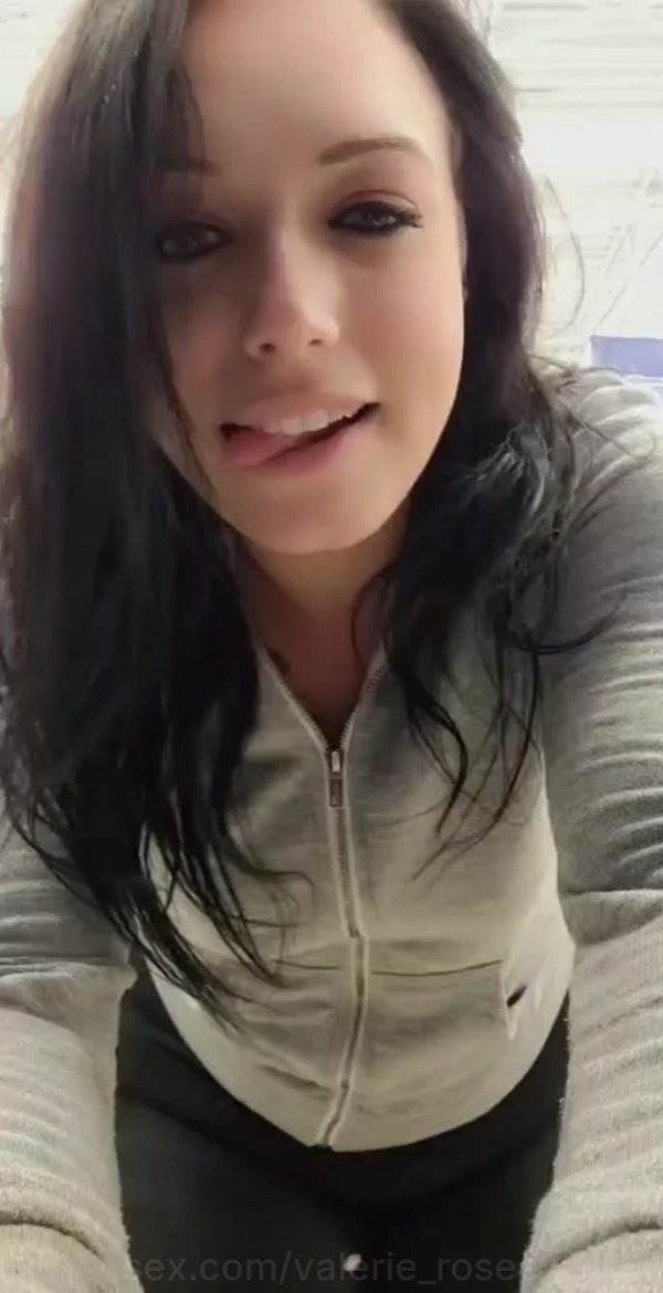 Valerierosee Flashing At Wal Mart Boobs Selfie Cumshot Facial Amateur Teen Walmart