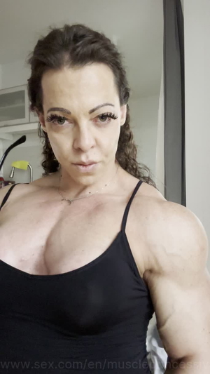 Muscleprincessivana This Body Is Made To Squeeze You 😤☠️