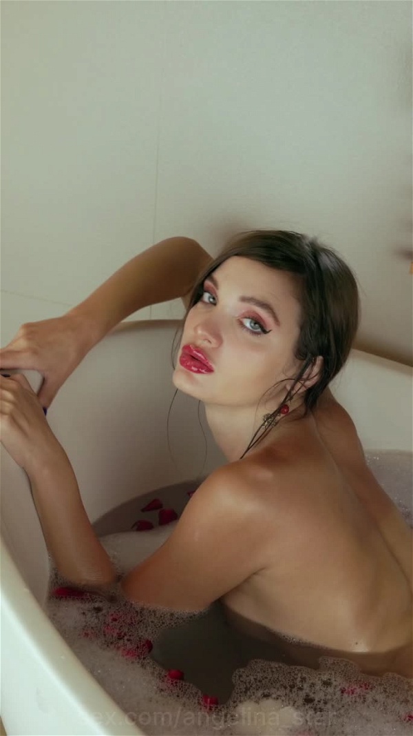Angelina This Is The Way I Bathe Ass Bath Naked