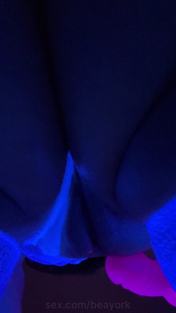 Bea York Dildo And Black Light Fun Blacklight Wet Wet Pussy Dildo Fuck