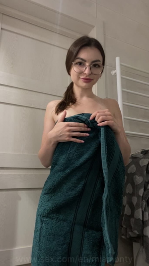 Scarletwinters Oiled And Shiny Boobs Anyone