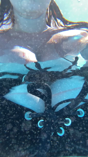 Jay Underwater 🫧🤿