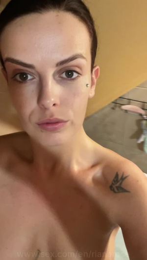Rianarose All I Am Missing Is Someone To Scrub My Back For Me 💦🚿