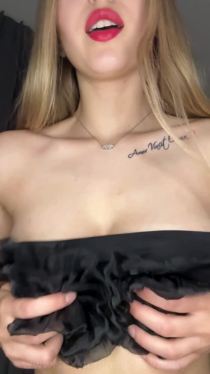 Leiavon My Tits Are Sure To Make Friends With Your Hands