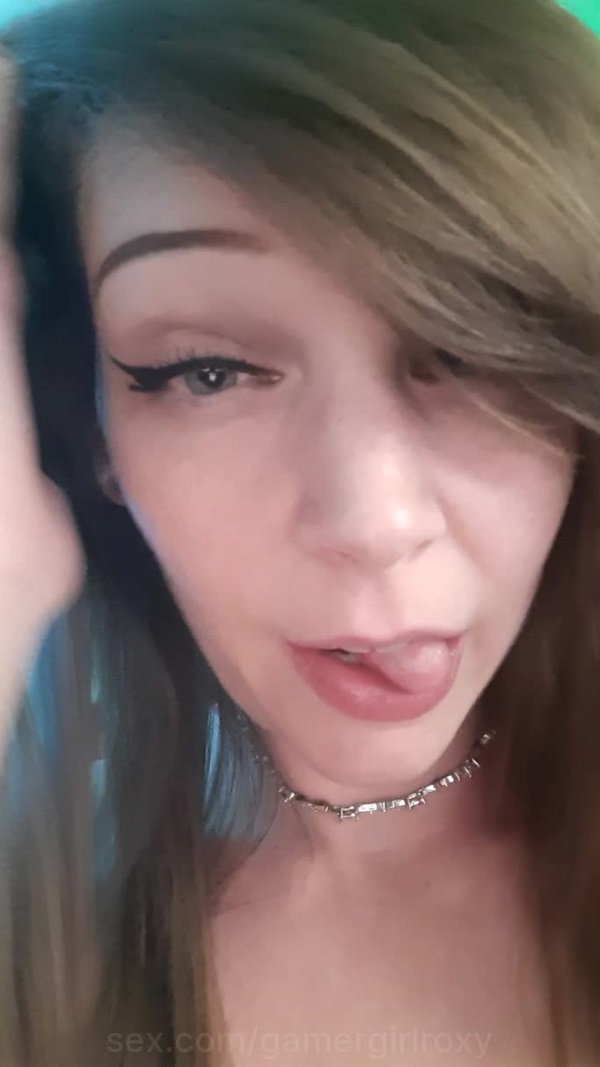 Gamergirlroxy Titties Shaking Hehe 😘 Amateur Babe Boobs Tits Bouncing