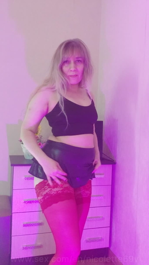 Nicolette69v Under The Skirt Of A Milf
