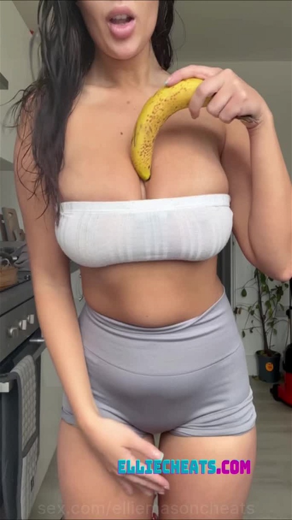 Elliemasoncheats I Can Hold Something Hard Between My Tits Amateur Big Tits Teen
