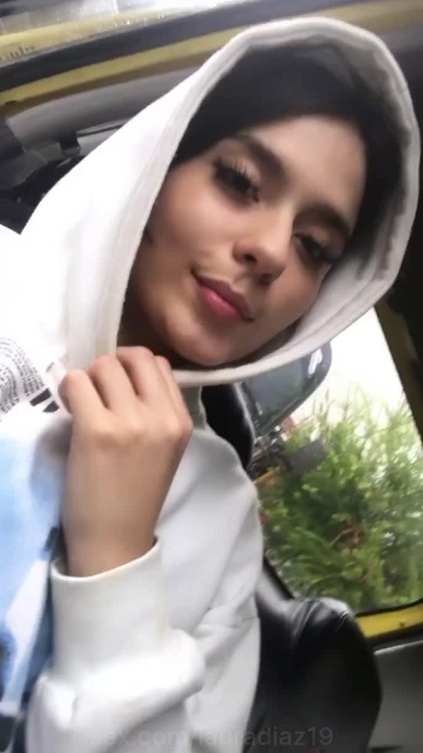 Lauradiaz19 Wanna See Whats Underneath 😉 Brunette Babe