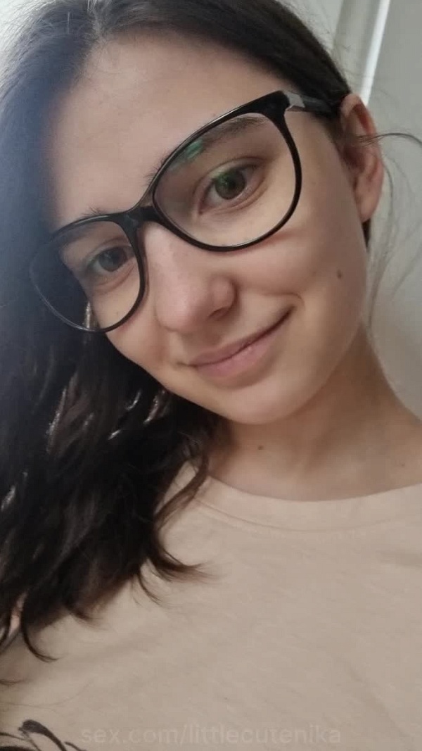 Littlecutenika Flashing My Tits To Brighten Up Your Day π Whore Brunette Fuckmedaddy