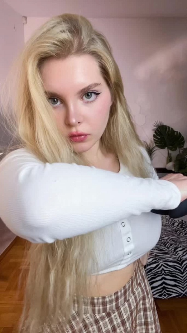 Alexislust Did You Guess Whats In My Hands π Blonde Blondegirl Anal Analplay Analplug