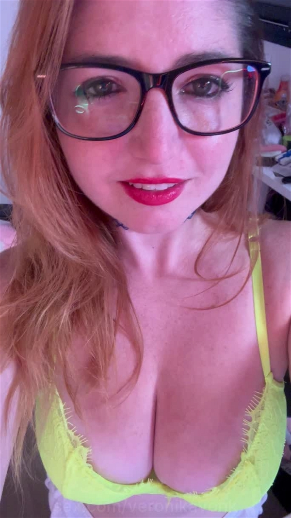 Raychelkiss Quit Eye Balling Me And Lets Get Busy Milf Cute Lips